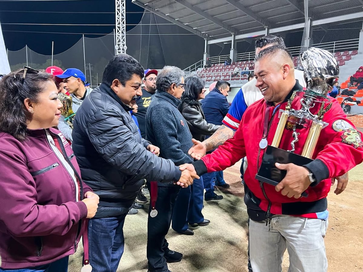 Entregan rehabilitación de iluminación del Complejo de Béisbol de ...