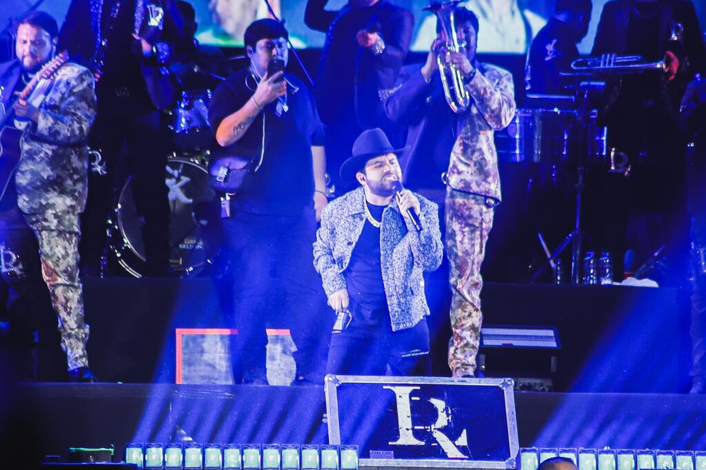 Luis R Conriquez en la Arena CDMX: Vibrante noche de corridos bélicos – La Crónica de Hoy México